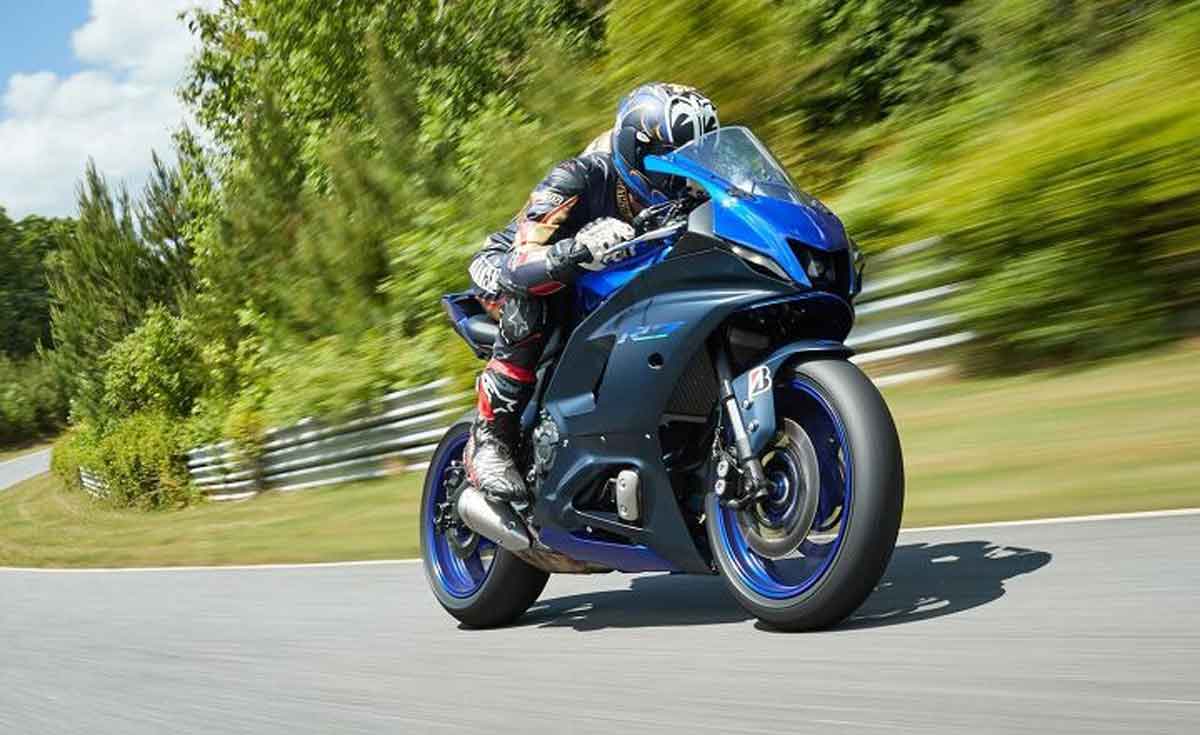 2023 Yamaha YZF R7 Review: A Perfect Blend of Power and Agility - moto ...