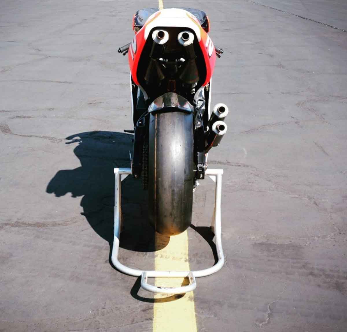 Unleashing the Power of the Yamaha YZR500: A Legendary Racing Machine ...